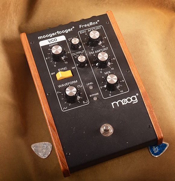 Moog-Moogerfooger-FreqBox-MF-107 – Srv Music Store